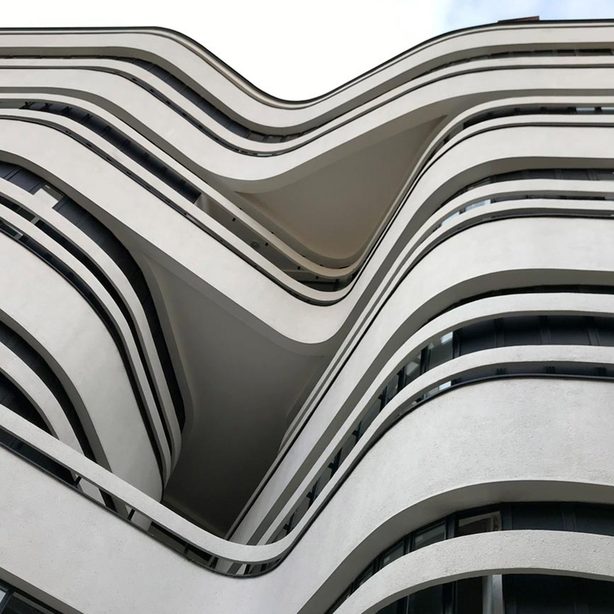 El esplendor de las curvas en el «Atlas Medical Office Building ...